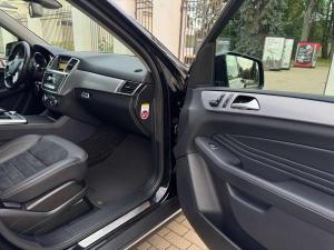 Black Mercedes-Benz ML 350 2012 in Vilnius, with an engine capacity of 2.99 L and mileage of 292 thousand km for 12500 €, photo 30 on AUTOMOTO.COM.LV