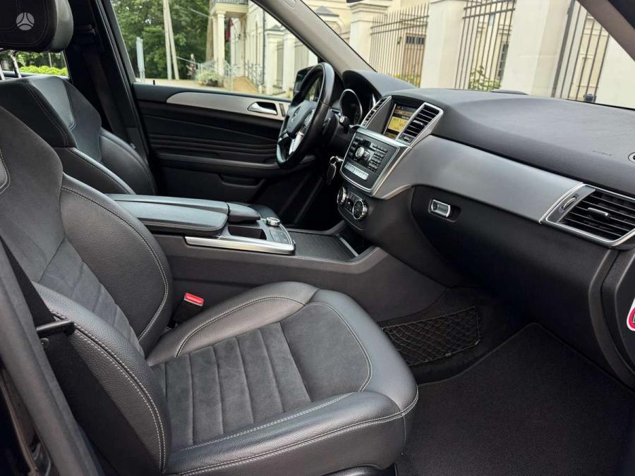 Black Mercedes-Benz ML 350 2012 in Vilnius, with an engine capacity of 2.99 L and mileage of 292 thousand km for 12500 €, photo 31 on AUTOMOTO.COM.LV