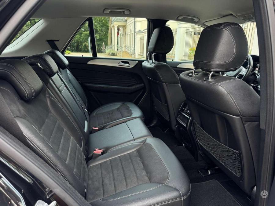 Black Mercedes-Benz ML 350 2012 in Vilnius, with an engine capacity of 2.99 L and mileage of 292 thousand km for 12500 €, photo 33 on AUTOMOTO.COM.LV