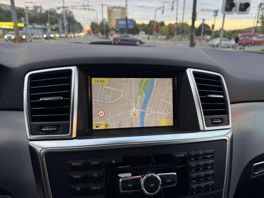 Black Mercedes-Benz ML 350 2012 in Vilnius, with an engine capacity of 2.99 L and mileage of 292 thousand km for 12500 €, photo 35 on AUTOMOTO.COM.LV