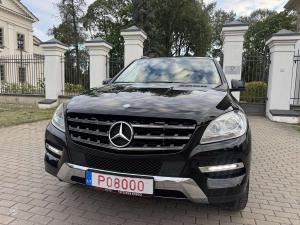 Black Mercedes-Benz ML 350 2012 in Vilnius, with an engine capacity of 2.99 L and mileage of 292 thousand km for 12500 €, photo 39 on AUTOMOTO.COM.LV