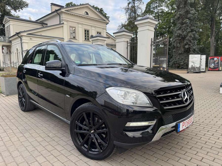 Black Mercedes-Benz ML 350 2012 in Vilnius, with an engine capacity of 2.99 L and mileage of 292 thousand km for 12500 €, photo 40 on AUTOMOTO.COM.LV