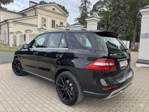 Black Mercedes-Benz ML 350 2012 in Vilnius, with an engine capacity of 2.99 L and mileage of 292 thousand km for 12500 €, photo 41 on AUTOMOTO.COM.LV