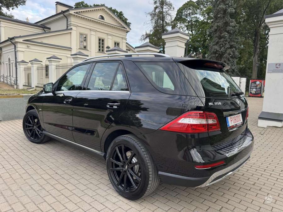 Black Mercedes-Benz ML 350 2012 in Vilnius, with an engine capacity of 2.99 L and mileage of 292 thousand km for 12500 €, photo 41 on AUTOMOTO.COM.LV