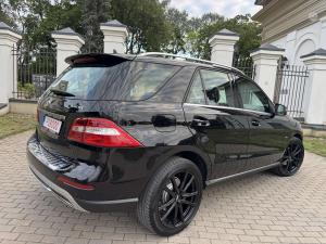 Black Mercedes-Benz ML 350 2012 in Vilnius, with an engine capacity of 2.99 L and mileage of 292 thousand km for 12500 €, photo 42 on AUTOMOTO.COM.LV