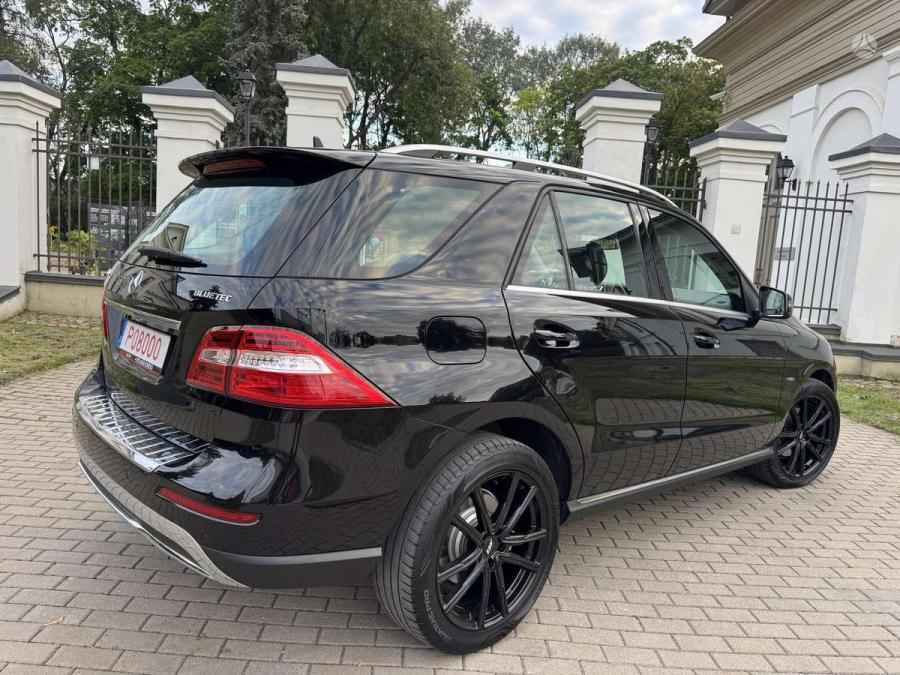 Black Mercedes-Benz ML 350 2012 in Vilnius, with an engine capacity of 2.99 L and mileage of 292 thousand km for 12500 €, photo 42 on AUTOMOTO.COM.LV