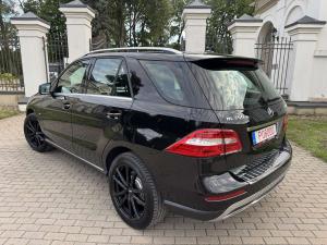 Black Mercedes-Benz ML 350 2012 in Vilnius, with an engine capacity of 2.99 L and mileage of 292 thousand km for 12500 €, photo 43 on AUTOMOTO.COM.LV