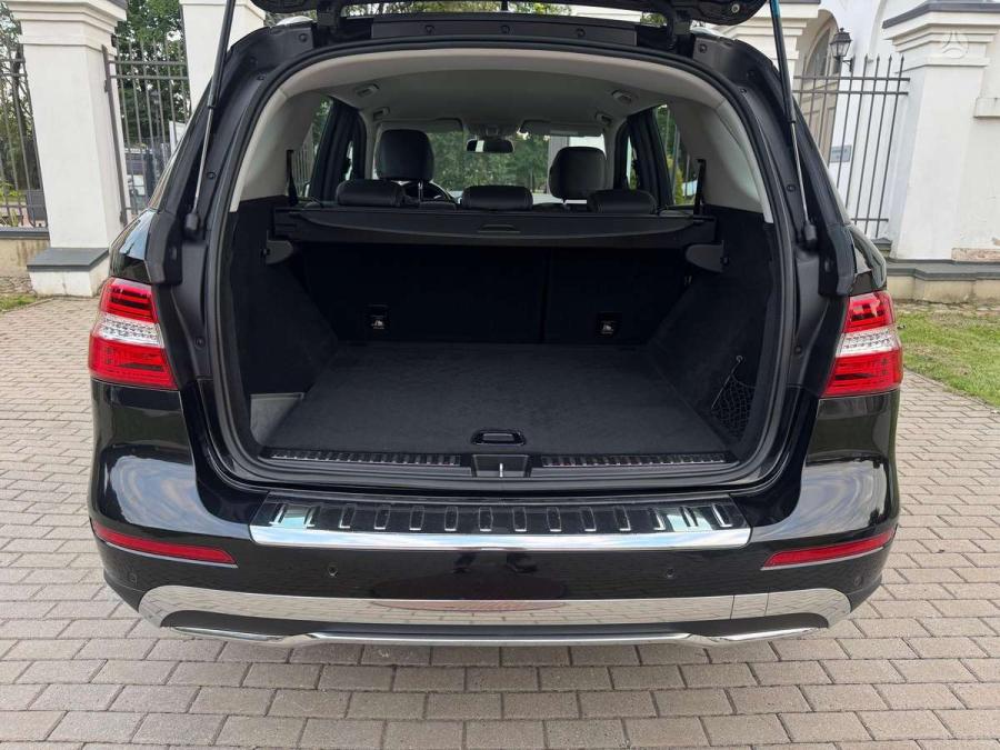 Black Mercedes-Benz ML 350 2012 in Vilnius, with an engine capacity of 2.99 L and mileage of 292 thousand km for 12500 €, photo 45 on AUTOMOTO.COM.LV