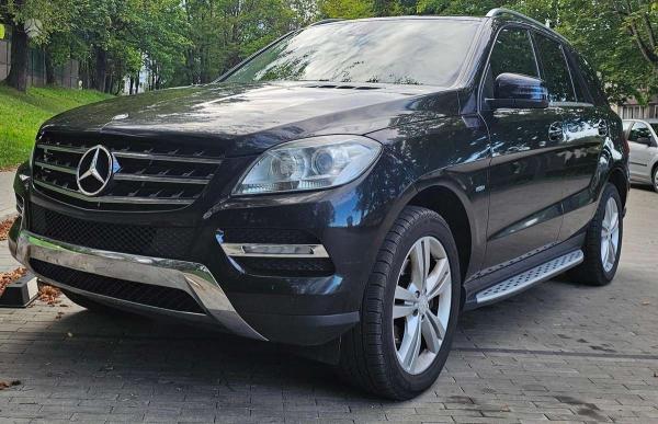 Melns Mercedes-Benz ML 350 2012 Šauļi, ar dzinēja tilpumu 3.50 L un nobraukumu 193 tūkst. km par 13350 €, foto 1 vietnē AUTOMOTO.COM.LV