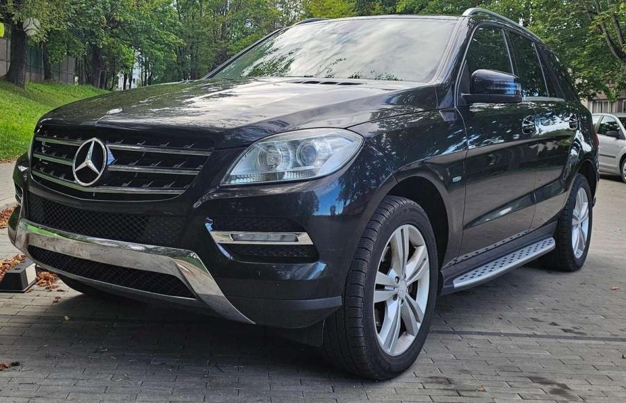 Melns Mercedes-Benz ML 350 2012 Šauļi, ar dzinēja tilpumu 3.50 L un nobraukumu 193 tūkst. km par 13350 €, foto 1 vietnē AUTOMOTO.COM.LV