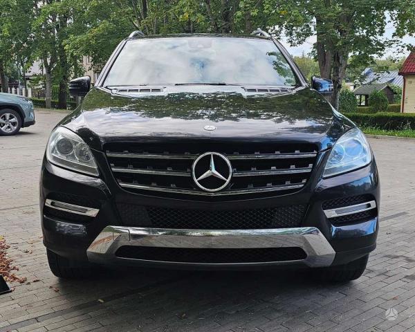 Melns Mercedes-Benz ML 350 2012 Šauļi, ar dzinēja tilpumu 3.50 L un nobraukumu 193 tūkst. km par 13350 €, foto 3 vietnē AUTOMOTO.COM.LV
