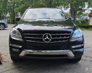 Melns Mercedes-Benz ML 350 2012 Šauļi, ar dzinēja tilpumu 3.50 L un nobraukumu 193 tūkst. km par 13350 €, foto 3 vietnē AUTOMOTO.COM.LV