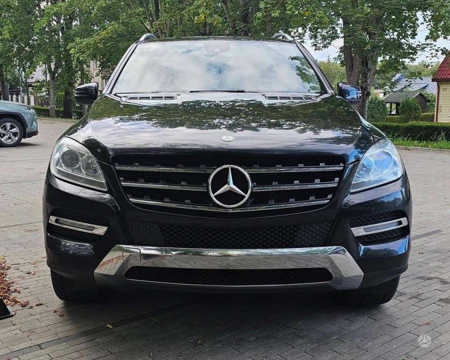 Melns Mercedes-Benz ML 350 2012 Šauļi, ar dzinēja tilpumu 3.50 L un nobraukumu 193 tūkst. km par 13350 €, foto 3 vietnē AUTOMOTO.COM.LV