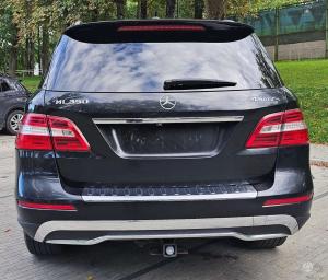 Melns Mercedes-Benz ML 350 2012 Šauļi, ar dzinēja tilpumu 3.50 L un nobraukumu 193 tūkst. km par 13350 €, foto 6 vietnē AUTOMOTO.COM.LV