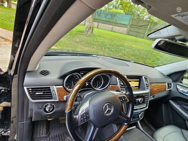 Melns Mercedes-Benz ML 350 2012 Šauļi, ar dzinēja tilpumu 3.50 L un nobraukumu 193 tūkst. km par 13350 €, foto 11 vietnē AUTOMOTO.COM.LV