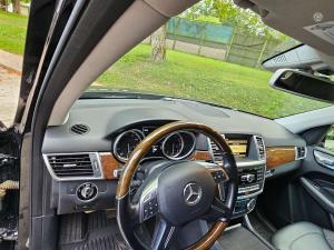 Melns Mercedes-Benz ML 350 2012 Šauļi, ar dzinēja tilpumu 3.50 L un nobraukumu 193 tūkst. km par 13350 €, foto 11 vietnē AUTOMOTO.COM.LV