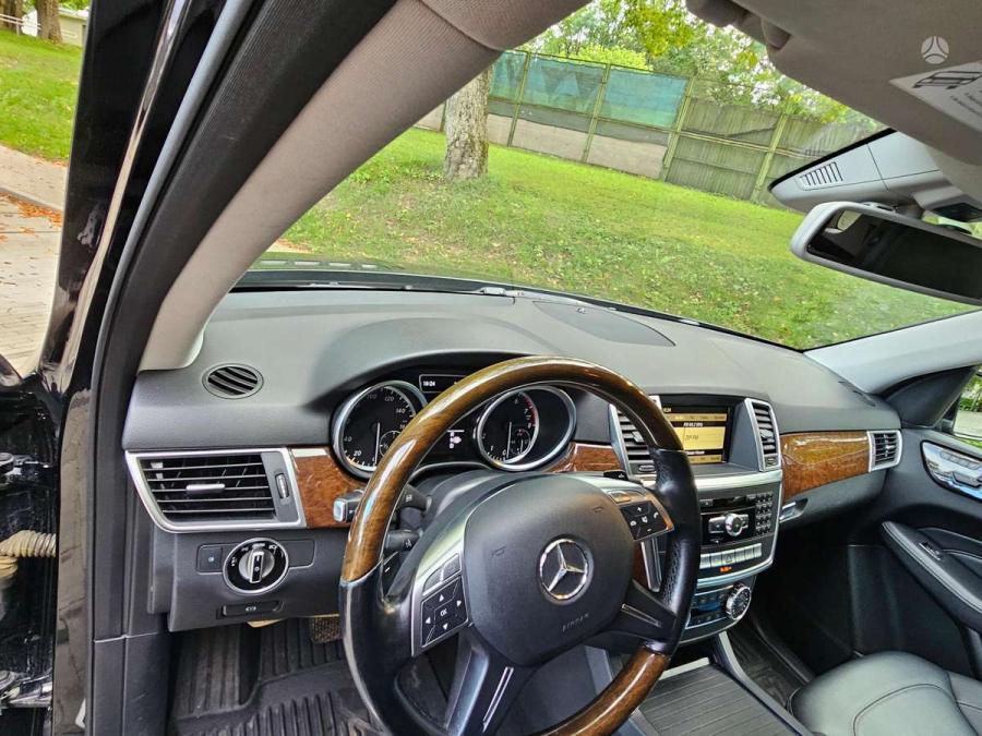 Melns Mercedes-Benz ML 350 2012 Šauļi, ar dzinēja tilpumu 3.50 L un nobraukumu 193 tūkst. km par 13350 €, foto 11 vietnē AUTOMOTO.COM.LV