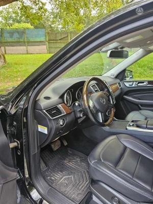 Melns Mercedes-Benz ML 350 2012 Šauļi, ar dzinēja tilpumu 3.50 L un nobraukumu 193 tūkst. km par 13350 €, foto 12 vietnē AUTOMOTO.COM.LV