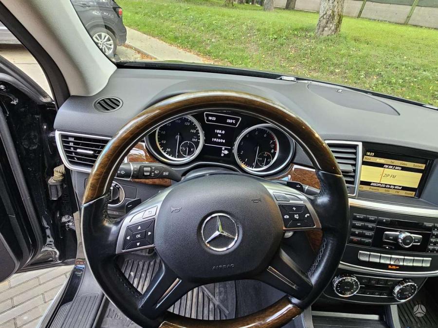 Melns Mercedes-Benz ML 350 2012 Šauļi, ar dzinēja tilpumu 3.50 L un nobraukumu 193 tūkst. km par 13350 €, foto 14 vietnē AUTOMOTO.COM.LV