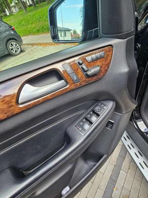 Melns Mercedes-Benz ML 350 2012 Šauļi, ar dzinēja tilpumu 3.50 L un nobraukumu 193 tūkst. km par 13350 €, foto 15 vietnē AUTOMOTO.COM.LV