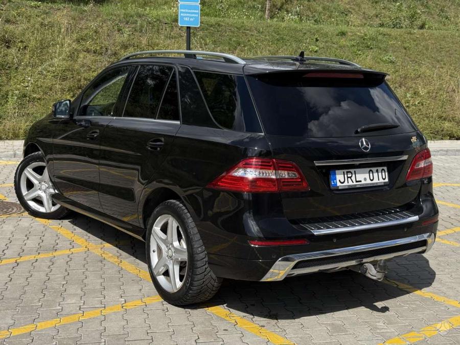 Melns Mercedes-Benz ML 350 2012 Viļņa, ar dzinēja tilpumu 2.99 L un nobraukumu 414 tūkst. km par 11000 €, foto 5 vietnē AUTOMOTO.COM.LV