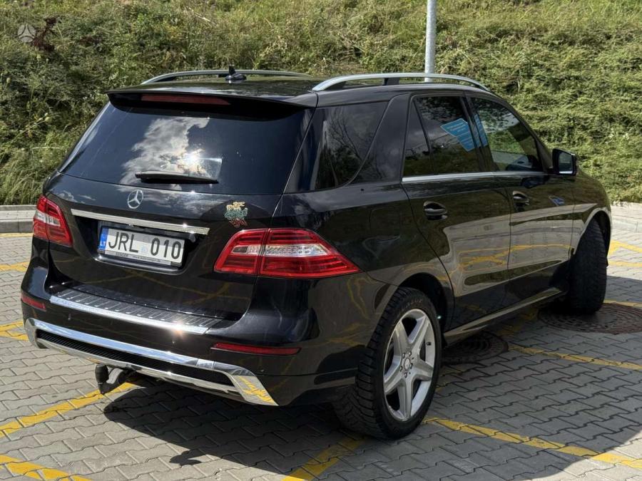Melns Mercedes-Benz ML 350 2012 Viļņa, ar dzinēja tilpumu 2.99 L un nobraukumu 414 tūkst. km par 11000 €, foto 7 vietnē AUTOMOTO.COM.LV