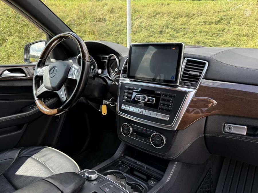 Melns Mercedes-Benz ML 350 2012 Viļņa, ar dzinēja tilpumu 2.99 L un nobraukumu 414 tūkst. km par 11000 €, foto 15 vietnē AUTOMOTO.COM.LV