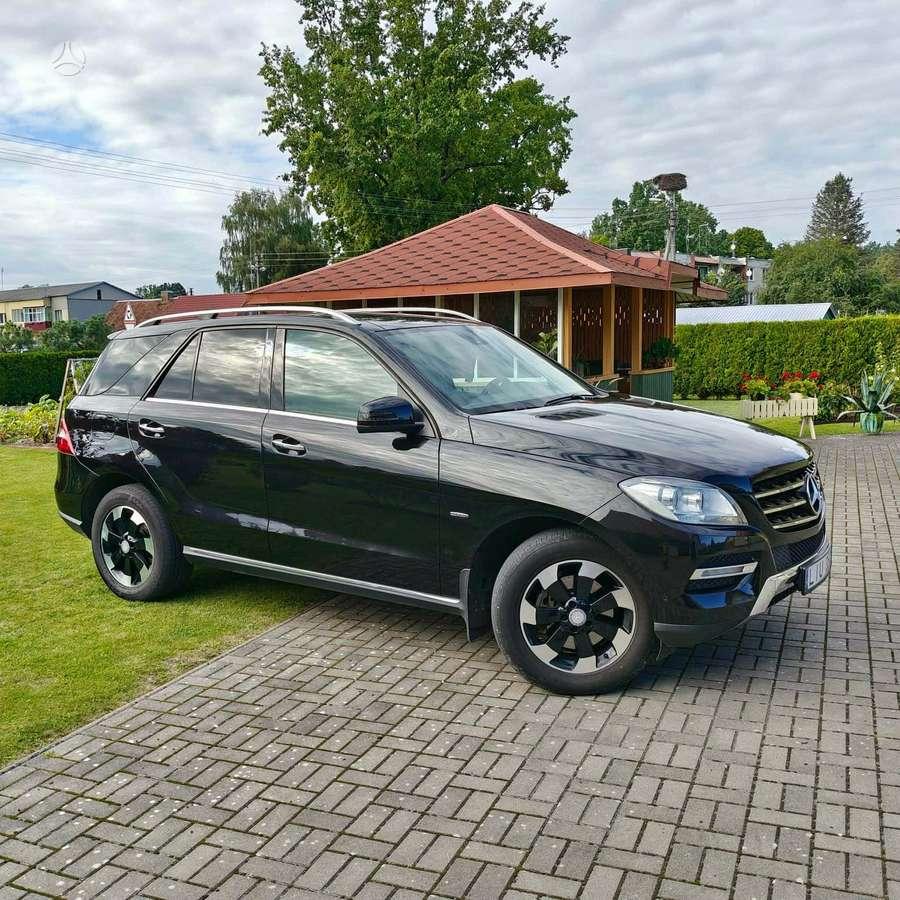 Melns Mercedes-Benz ML 350 2012 Jurbarkas, ar dzinēja tilpumu 3.50 L un nobraukumu 287 tūkst. km par 11500 €, foto 1 vietnē AUTOMOTO.COM.LV