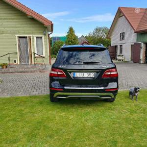 Melns Mercedes-Benz ML 350 2012 Jurbarkas, ar dzinēja tilpumu 3.50 L un nobraukumu 287 tūkst. km par 11500 €, foto 5 vietnē AUTOMOTO.COM.LV