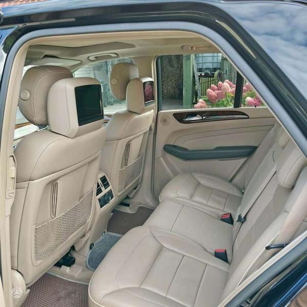 Black Mercedes-Benz ML 350 2012 in Jurbarkas, with an engine capacity of 3.50 L and mileage of 287 thousand km for 11500 €, photo 10 on AUTOMOTO.COM.LV