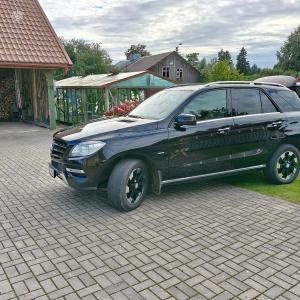 Melns Mercedes-Benz ML 350 2012 Jurbarkas, ar dzinēja tilpumu 3.50 L un nobraukumu 287 tūkst. km par 11500 €, foto 16 vietnē AUTOMOTO.COM.LV