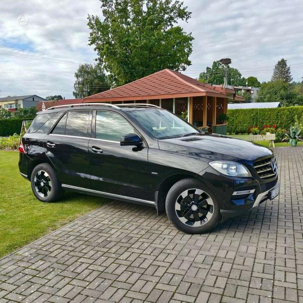 Melns Mercedes-Benz ML 350 2012 Jurbarkas, ar dzinēja tilpumu 3.50 L un nobraukumu 287 tūkst. km par 11500 €, foto 1 vietnē AUTOMOTO.COM.LV