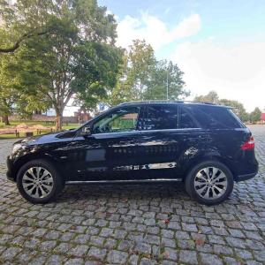 Melns Mercedes-Benz ML 350 2012 Šauļi, ar dzinēja tilpumu 2.99 L un nobraukumu 201 tūkst. km par 11999 €, foto 9 vietnē AUTOMOTO.COM.LV