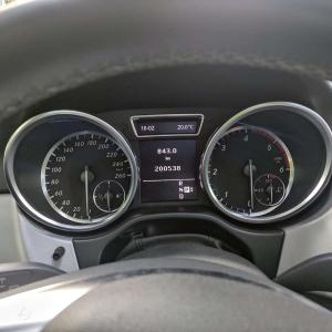 Melns Mercedes-Benz ML 350 2012 Šauļi, ar dzinēja tilpumu 2.99 L un nobraukumu 201 tūkst. km par 11999 €, foto 14 vietnē AUTOMOTO.COM.LV
