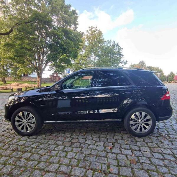 Mercedes-Benz ML 350 2012 Šauļi vietnē Melns Mercedes-Benz ML 350 2012 Šauļi, ar dzinēja tilpumu 2.99 L un nobraukumu 201 tūkst. km par 11999 €, foto 9 vietnē AUTOMOTO.COM.LV