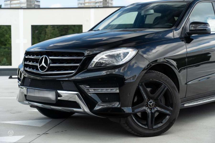 Melns Mercedes-Benz ML 350 2012 Viļņa, ar dzinēja tilpumu 2.99 L un nobraukumu 323 tūkst. km par 11900 €, foto 3 vietnē AUTOMOTO.COM.LV
