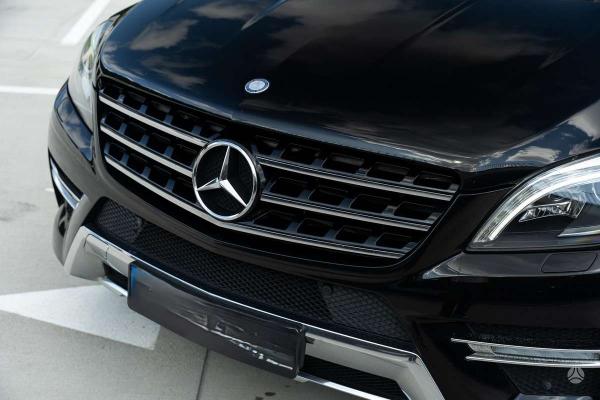 Melns Mercedes-Benz ML 350 2012 Viļņa, ar dzinēja tilpumu 2.99 L un nobraukumu 323 tūkst. km par 11900 €, foto 5 vietnē AUTOMOTO.COM.LV