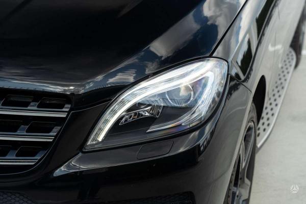 Melns Mercedes-Benz ML 350 2012 Viļņa, ar dzinēja tilpumu 2.99 L un nobraukumu 323 tūkst. km par 11900 €, foto 6 vietnē AUTOMOTO.COM.LV