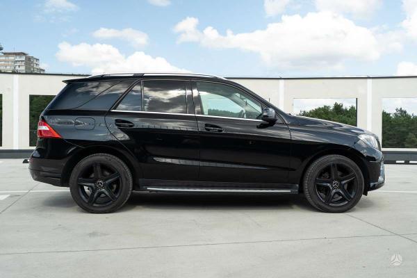 Melns Mercedes-Benz ML 350 2012 Viļņa, ar dzinēja tilpumu 2.99 L un nobraukumu 323 tūkst. km par 11900 €, foto 7 vietnē AUTOMOTO.COM.LV