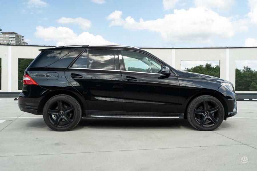 Melns Mercedes-Benz ML 350 2012 Viļņa, ar dzinēja tilpumu 2.99 L un nobraukumu 323 tūkst. km par 11900 €, foto 7 vietnē AUTOMOTO.COM.LV