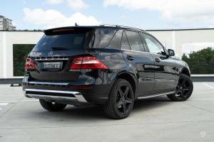 Melns Mercedes-Benz ML 350 2012 Viļņa, ar dzinēja tilpumu 2.99 L un nobraukumu 323 tūkst. km par 11900 €, foto 9 vietnē AUTOMOTO.COM.LV