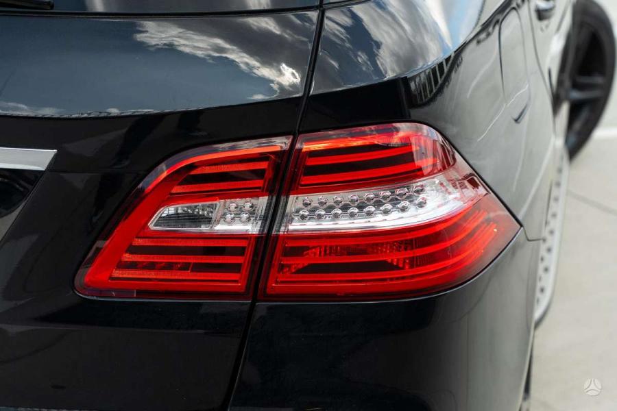 Melns Mercedes-Benz ML 350 2012 Viļņa, ar dzinēja tilpumu 2.99 L un nobraukumu 323 tūkst. km par 11900 €, foto 12 vietnē AUTOMOTO.COM.LV