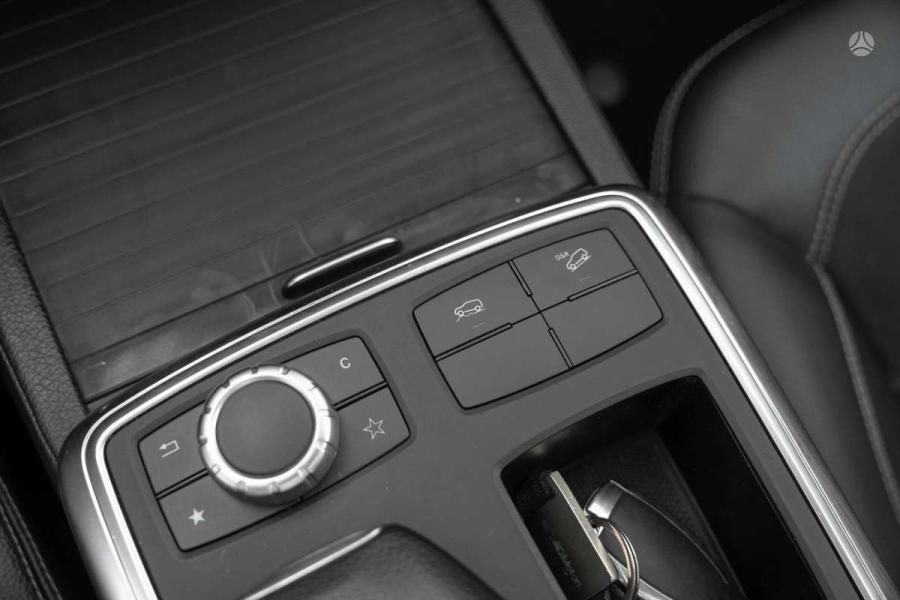 Melns Mercedes-Benz ML 350 2012 Viļņa, ar dzinēja tilpumu 2.99 L un nobraukumu 323 tūkst. km par 11900 €, foto 24 vietnē AUTOMOTO.COM.LV