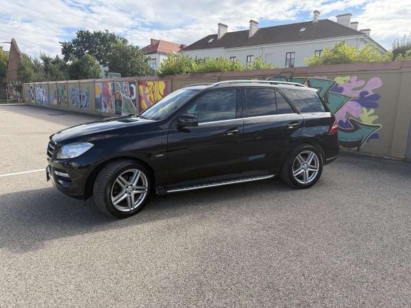 Мерседес МЛ 350 2012 в Кедайняй на AUTOMOTO.COM.LV Черный Мерседес МЛ 350 2012 в Кедайняй, объемом двигателя 2.99 л и пробегом 265 тыс. км за 13500 €, фото 4 на AUTOMOTO.COM.LV