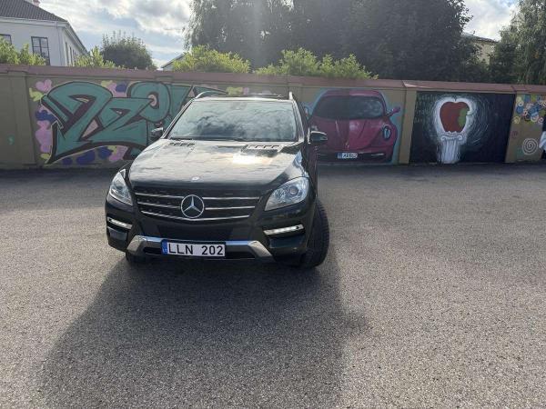 Мерседес МЛ 350 2012 в Кедайняй на AUTOMOTO.COM.LV Черный Мерседес МЛ 350 2012 в Кедайняй, объемом двигателя 2.99 л и пробегом 265 тыс. км за 13500 €, фото 6 на AUTOMOTO.COM.LV