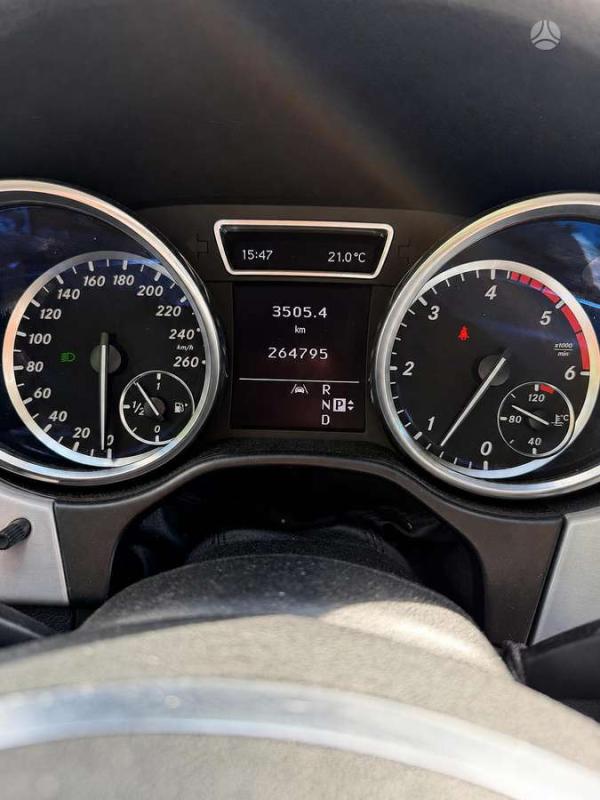 Мерседес МЛ 350 2012 в Кедайняй на AUTOMOTO.COM.LV Черный Мерседес МЛ 350 2012 в Кедайняй, объемом двигателя 2.99 л и пробегом 265 тыс. км за 13500 €, фото 7 на AUTOMOTO.COM.LV