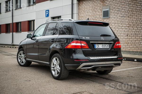 Melns Mercedes-Benz ML 350 2013 Daugavpils, ar dzinēja tilpumu 3.00 L un nobraukumu 247 tūkst. km par 13250 €, foto 2 vietnē AUTOMOTO.COM.LV