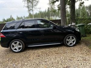 Melns Mercedes-Benz ML 350 2013 Rīga, ar dzinēja tilpumu 3.00 L un nobraukumu 282 tūkst. km par 18500 €, foto 2 vietnē AUTOMOTO.COM.LV
