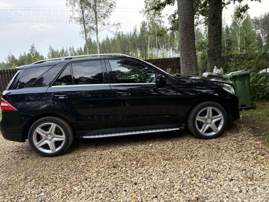 Melns Mercedes-Benz ML 350 2013 Rīga, ar dzinēja tilpumu 3.00 L un nobraukumu 282 tūkst. km par 18500 €, foto 2 vietnē AUTOMOTO.COM.LV