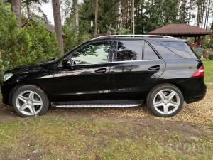 Melns Mercedes-Benz ML 350 2013 Rīga, ar dzinēja tilpumu 3.00 L un nobraukumu 282 tūkst. km par 18500 €, foto 4 vietnē AUTOMOTO.COM.LV
